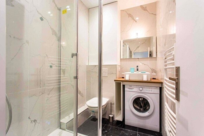 Appartement à louer - Ternes-Maillot, Paris ème arrondissement - 2 pièces - 1 chambre