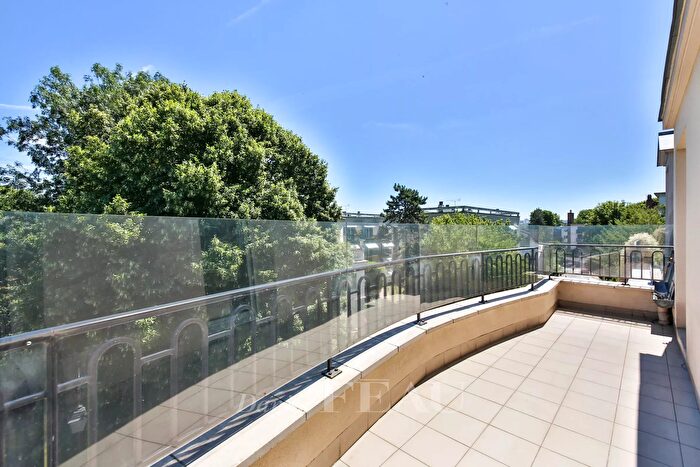 Appartement à louer - Saint-Cloud, Coteaux, Bords de Seine - 7 pièces - 4 chambres