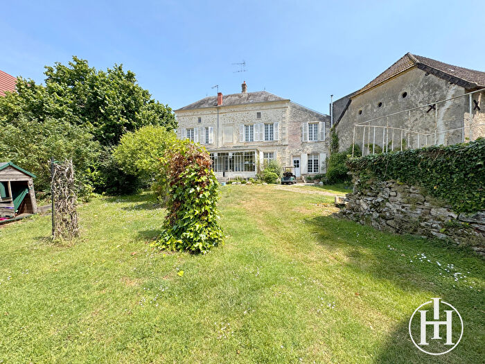 Maison à vendre - Bruère-Allichamps - 9 pièces - 7 chambres