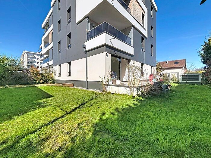 Appartement à louer - Est, Ambilly - 4 pièces - 3 chambres