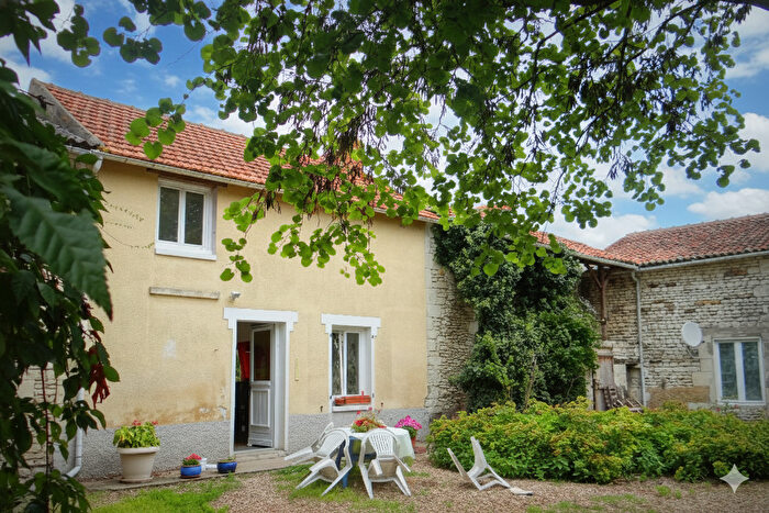 Maison à vendre - Jaulnay - 8 pièces - 4 chambres