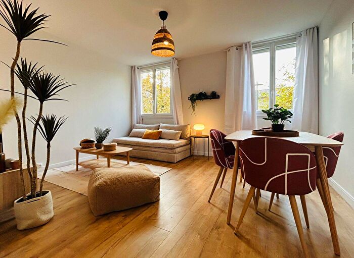 Appartement à louer - Cusset, Villeurbanne - 4 pièces - 3 chambres