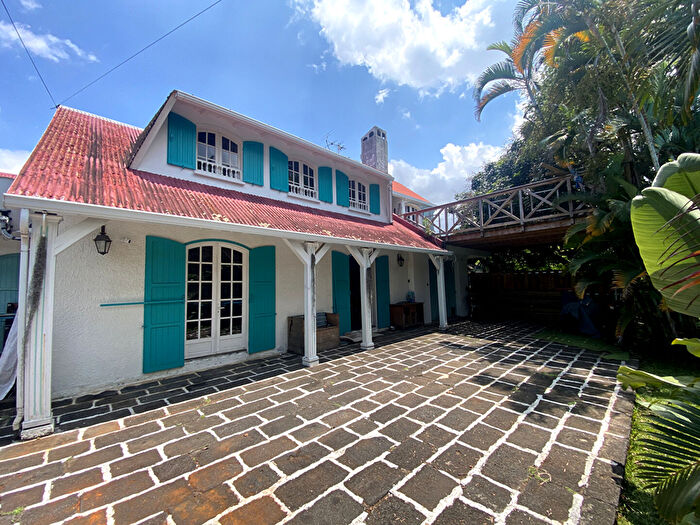 Maison à vendre - Le Tampon, Centre-ville - 9 pièces - 6 chambres