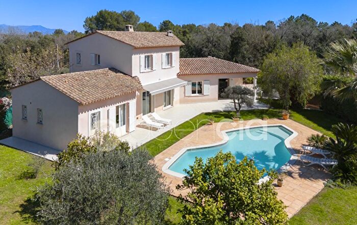 Valbonne, Val de Cuberte, Les Parés, Les Peyrouos : Maison 6 pièces à vendre