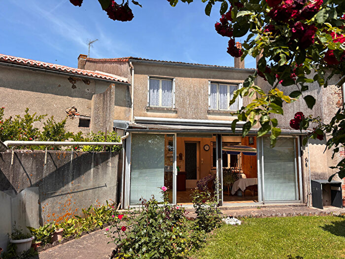 Maison 7 pièces à Argenton-les-Vallées, à vendre