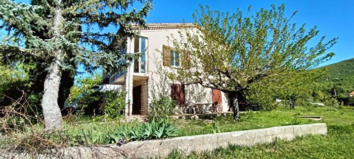 Maison à louer - Banon - 4 pièces - 3 chambres
