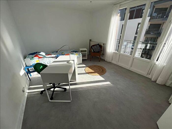 Appartement à louer - Les Genêts-Le Vinatier-Le Lessivas, Bron - 2 pièces - 1 chambre