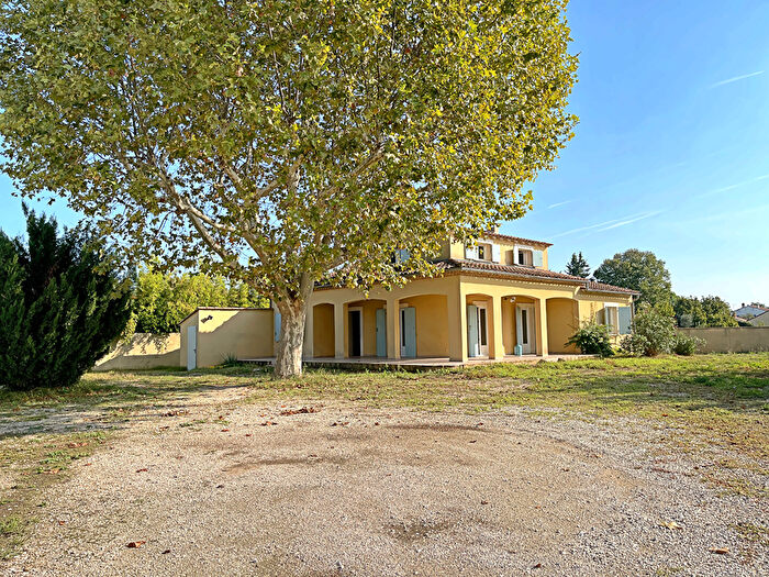 Maison 7 pièces à Arles, Trébon, à louer