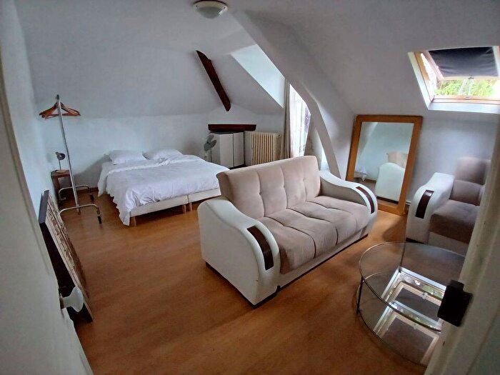 Rue du Tir-Mont Châlat-Saint Hubert, Chelles - Appartement 1 pièce à louer