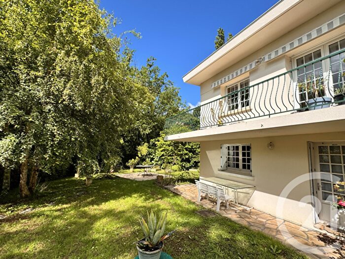 Maisons à vendre et appartements à louer - 1