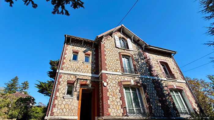 Maison 10 pièces à Deuil-la-Barre, Centre-ville, Côte, à vendre