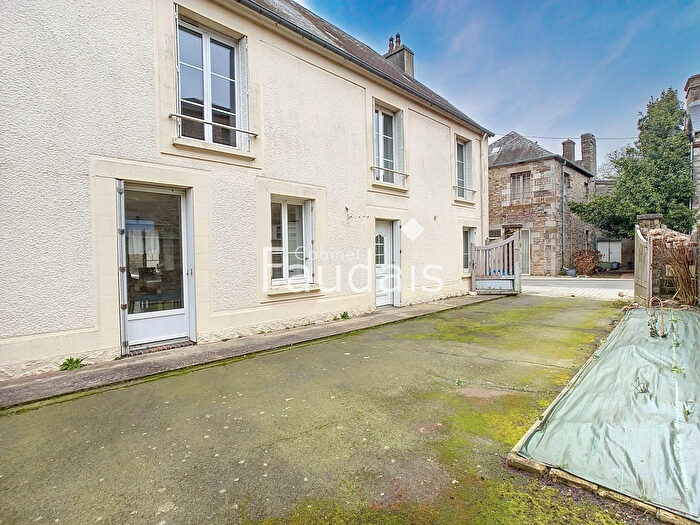 Maison à vendre - Saint-Ouen-des-Besaces - 6 pièces - 4 chambres