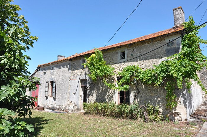 Nonac - Maison 2 pièces à vendre