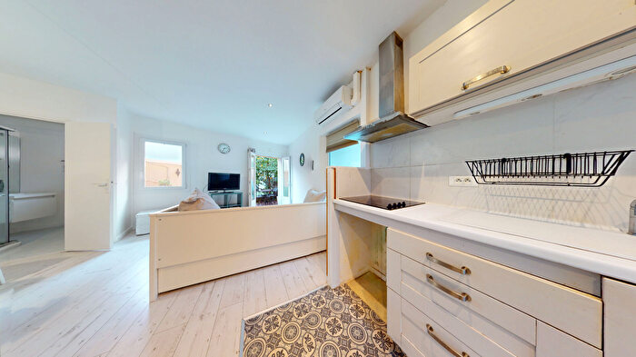 Appartement à vendre - Saint-Raphaël, Centre-ville - 2 pièces - 1 chambre