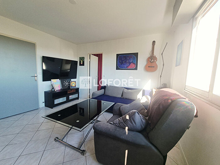 Appartement 2 pièces à vendre à Saint-Ouen-l'Aumône, Centre-ville, Prairie