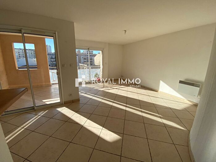 Appartement à louer - Saint Roch, Toulon - 3 pièces - 2 chambres