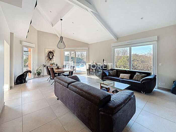 Maison à vendre - Montrevel-en-Bresse - 7 pièces - 3 chambres