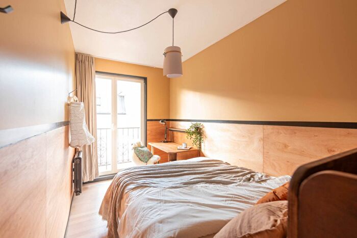 Appartement à louer - Secrétan, Paris ème arrondissement - 7 pièces - 7 chambres