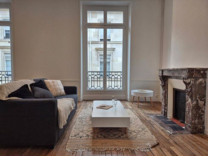 Appartement à louer - Centre Ville, Reims - 3 pièces - 2 chambres