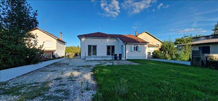 Maison à louer - Saint-Pardoux-Isaac - 4 pièces - 3 chambres