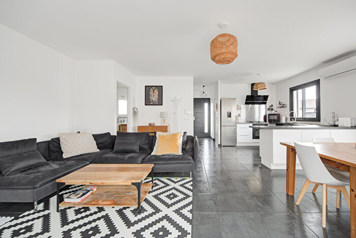 Maisons à vendre et appartements à louer - 1