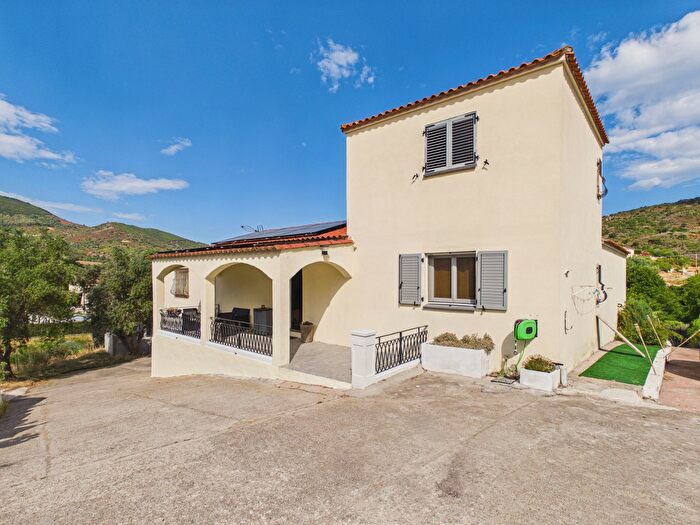 Maison 11 pièces à Alata, à vendre