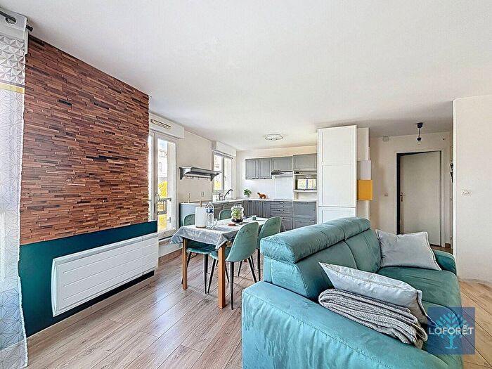 Appartement à louer - Le Hazay-Les Essarts, Cergy - 3 pièces - 2 chambres