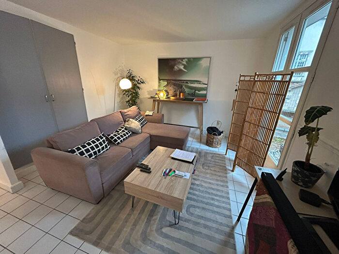 Appartement à louer - Poitiers, Centre-ville - 4 pièces - 2 chambres