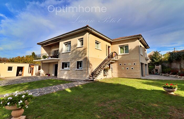 Maison à vendre - Barbezieux-Saint-Hilaire - 10 pièces - 5 chambres