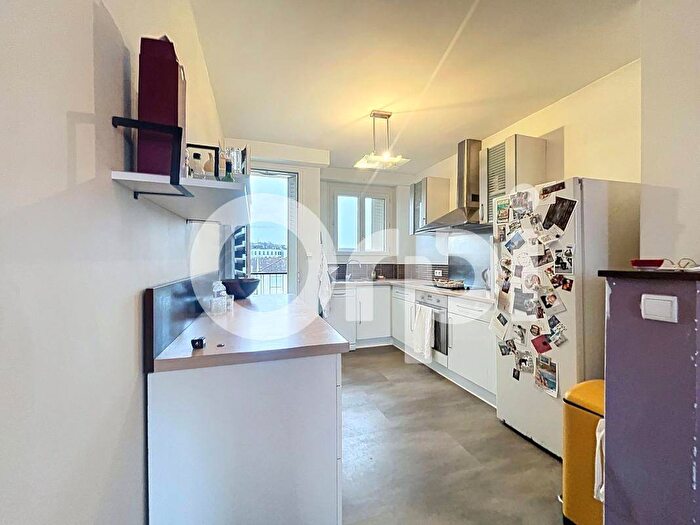 Caserne, Brive-la-Gaillarde : Appartement 3 pièces à louer