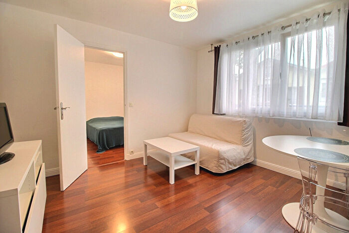 Appartement à louer - Courbevoie - 2 pièces - 1 chambre