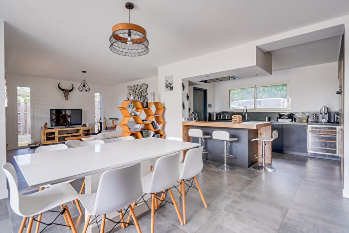 Maison à vendre - Saint-André-de-Cubzac - 5 pièces - 4 chambres