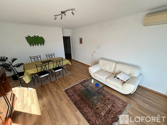 Appartement à louer - Saint-Raphaël, Les Arênes - 3 pièces - 2 chambres