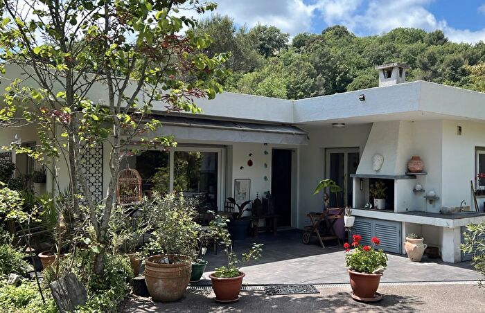 Maison à vendre - Vence, La Sine, La Plus Basse Sine - 6 pièces - 2 chambres