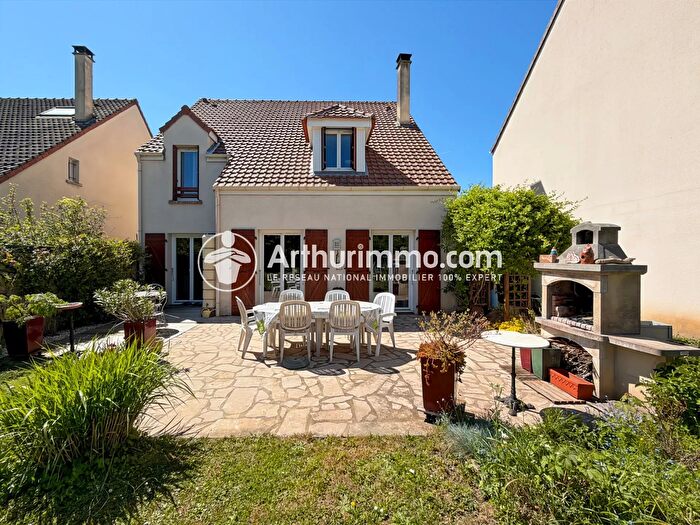 Saint-Pierre-du-Perray - Maison 6 pièces à vendre