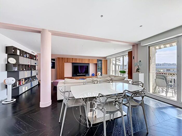 Appartement 5 pièces à louer à Levallois-Perret, Collange