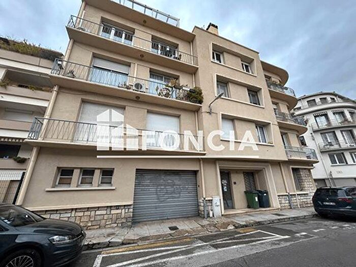 Appartement à louer - Esplanade, Nîmes - 3 pièces - 2 chambres