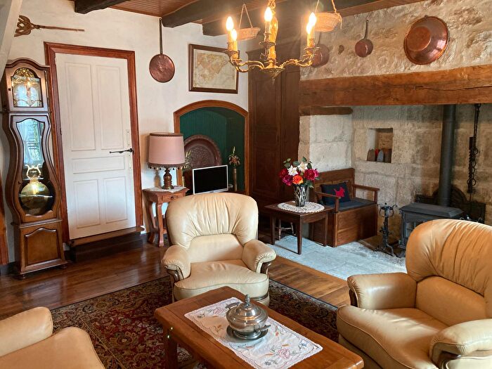 Maison à vendre - Antignac - 6 pièces - 4 chambres