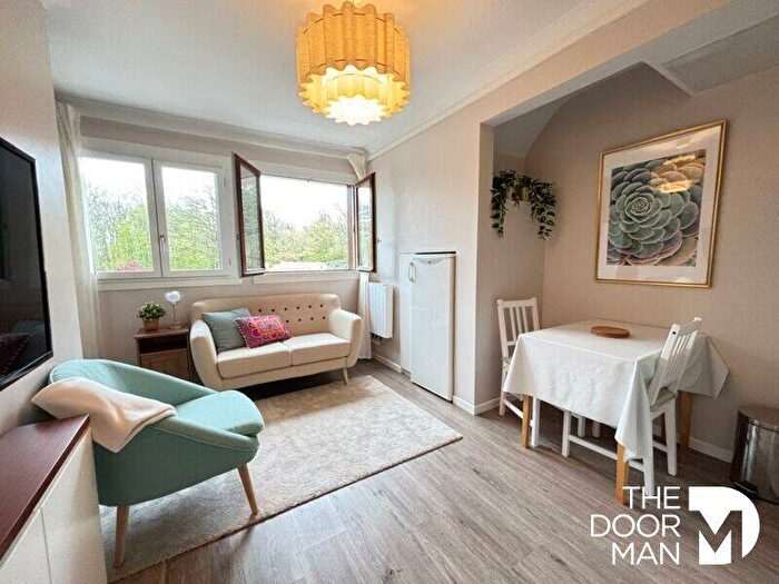 Appartement à louer - Henriville, Le Mesnil-Saint-Denis - 3 pièces - 1 chambre