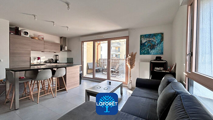 Appartement à vendre - Saint-Priest, Centre-ville - 3 pièces - 2 chambres