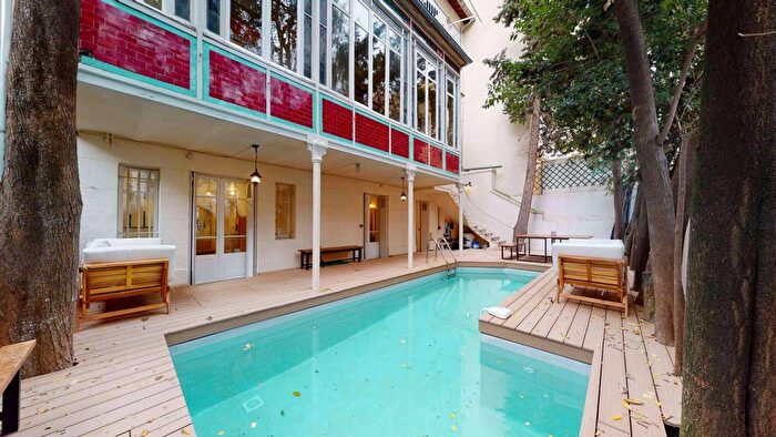 Appartement à louer - Saint Charles, Marseille er arrondissement - 1 pièce - 14 chambres