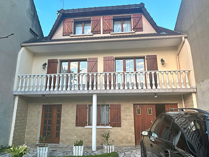 Maison à vendre - Bondy, Noue Caillet, Terre-Saint-Blaise - 6 pièces - 5 chambres