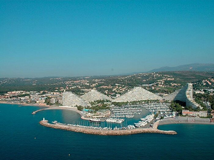 Appartement à louer - Villeneuve-Loubet, Les Hauts de Vaugrenier, Les Maurettes, Vaugrenier - 1 pièce