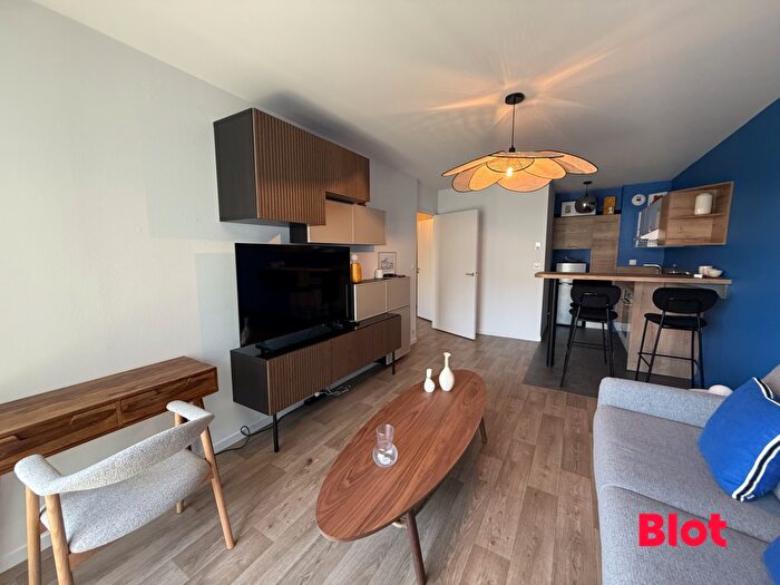 Quartiers Centre, Saint-Anne : Appartement 2 pièces à louer