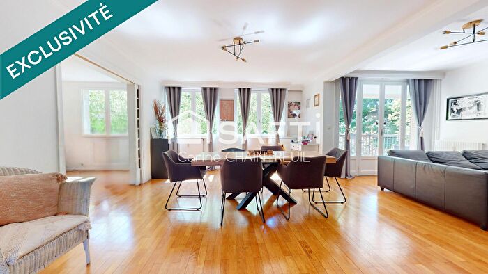 Appartement à vendre - Bron, Bron Piscine, Le Lessivas - 6 pièces - 4 chambres
