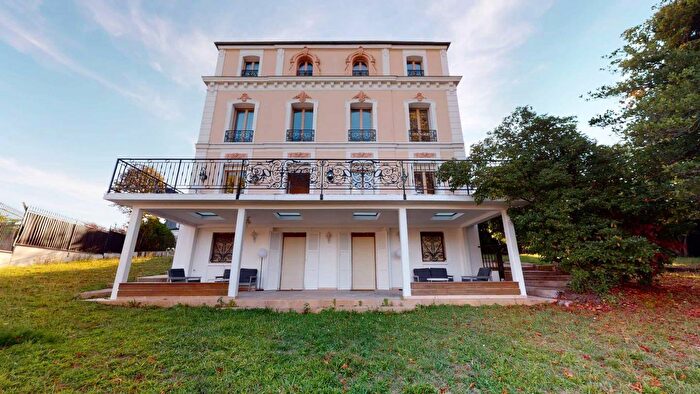 Appartement à louer - Bords de Marne, Créteil - 1 pièce - 19 chambres