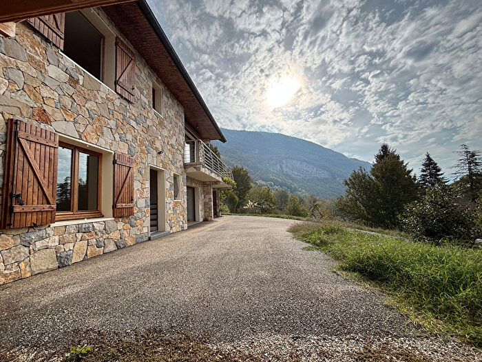 Maison 6 pièces à vendre à Novalaise