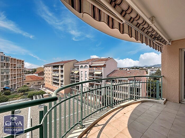 Saint-Raphaël, Centre-ville : Appartement 3 pièces à vendre