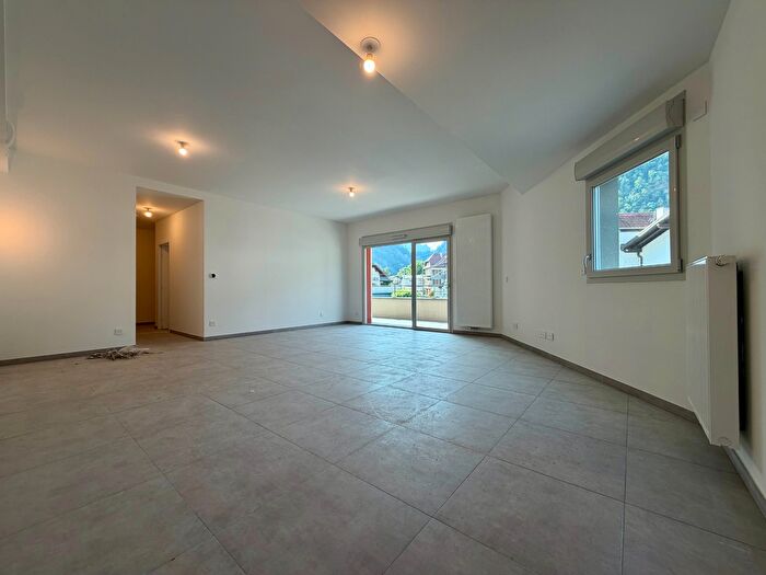 Appartement 3 pièces à Cluses, Centre-ville, à vendre