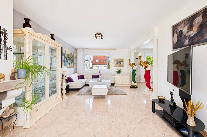 Maison 10 pièces à Montfermeil, Les Oiseaux, à vendre